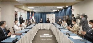 문재인 대통령, 셰이크칼리파 전문병원(SKSH) 한국 의료진 및 직원 격려 방문